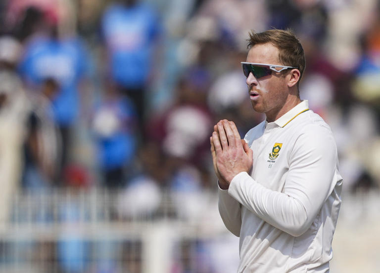 Harmer''s 4-for puts South Africa back in the game; India 12 ahead at tea