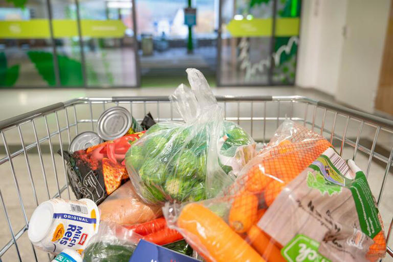 Trump reverses course as White House rolls back food tariffs amid ...