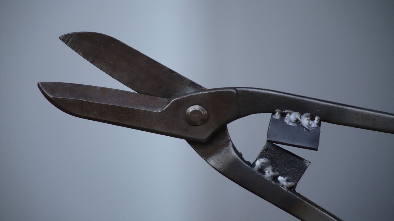 Few people know this function of iron cutting scissors! DIY metal bender