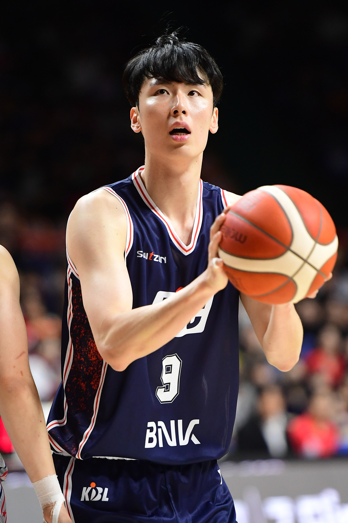 ‘슈퍼팀’ KCC, 홈 개막전서 현대모비스 ‘격파’…숀 롱 ‘더블더블’ 맹활약 [SS리뷰]