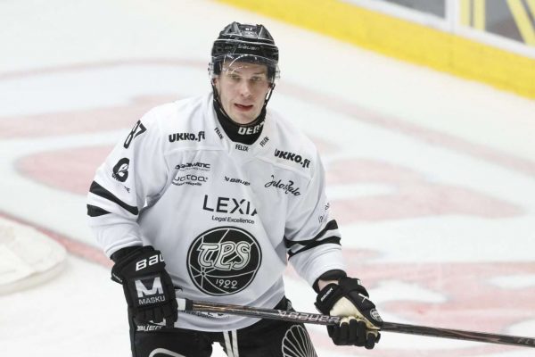 TPS:n jättäneelle tähdelle rajua kritiikkiä – Elmo Aittola: "Hiihteli ...