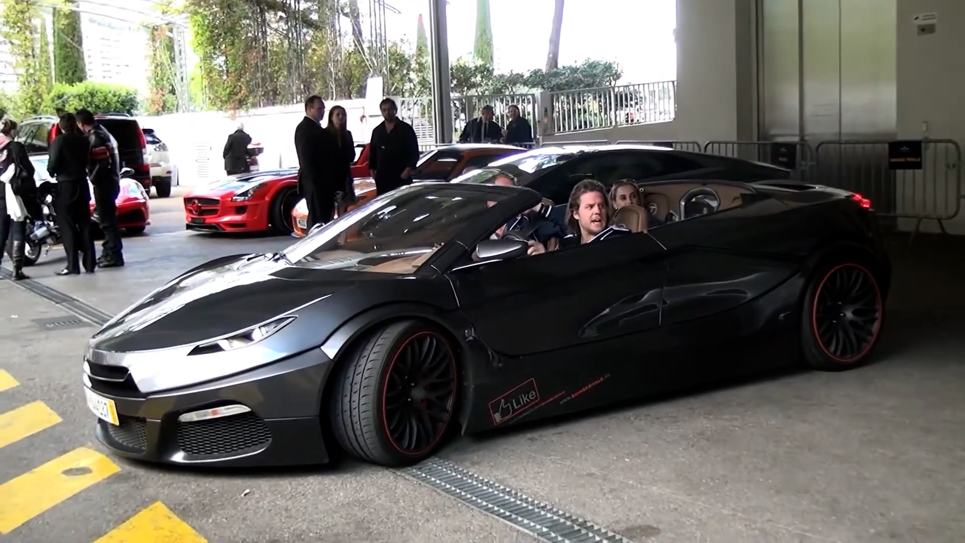 Cabrio-Supersportler – Der Savage Roadyacht im Detail