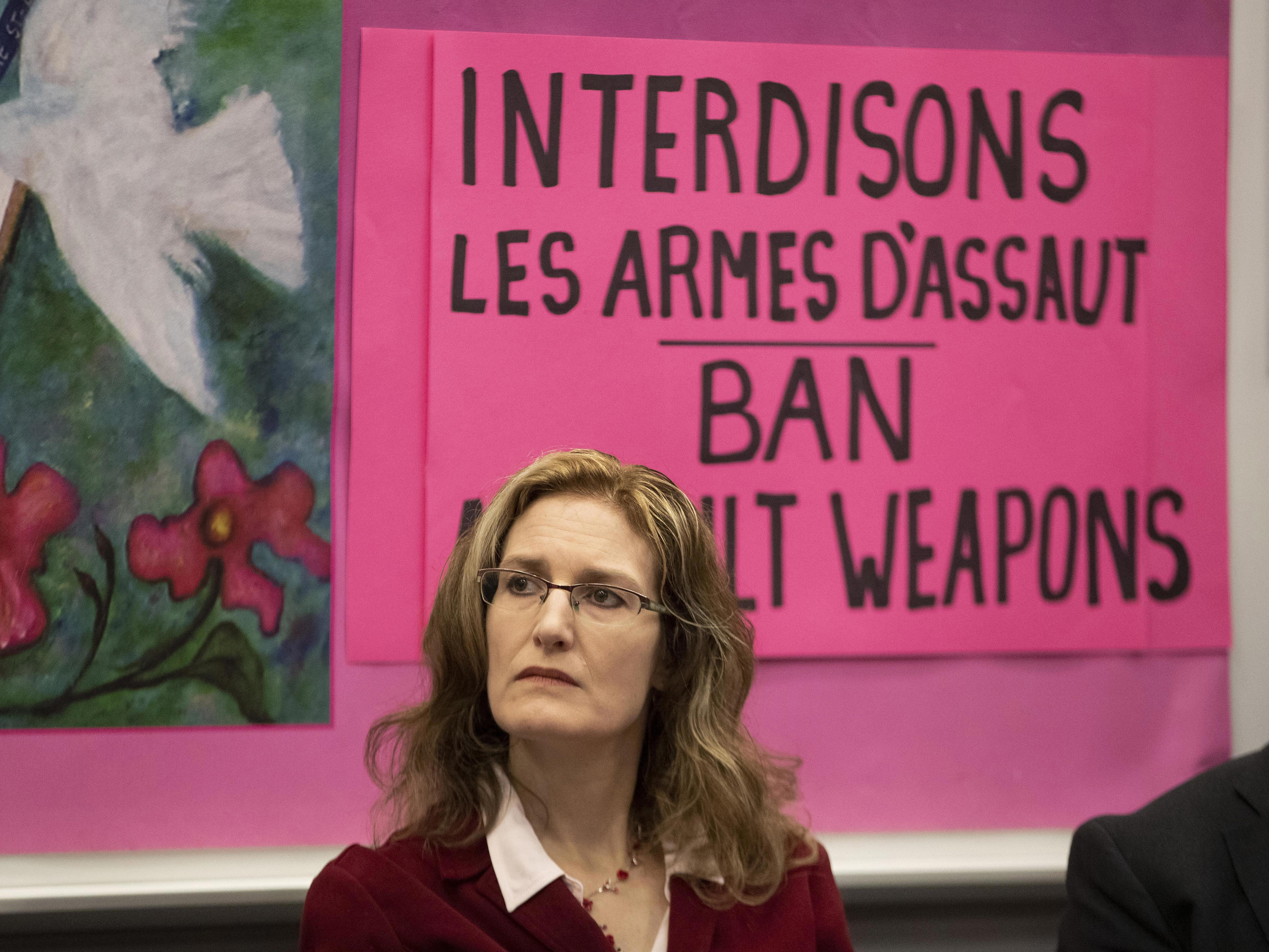 Porter le ruban blanc serait « hypocrite » de la part de Carney, dit ...