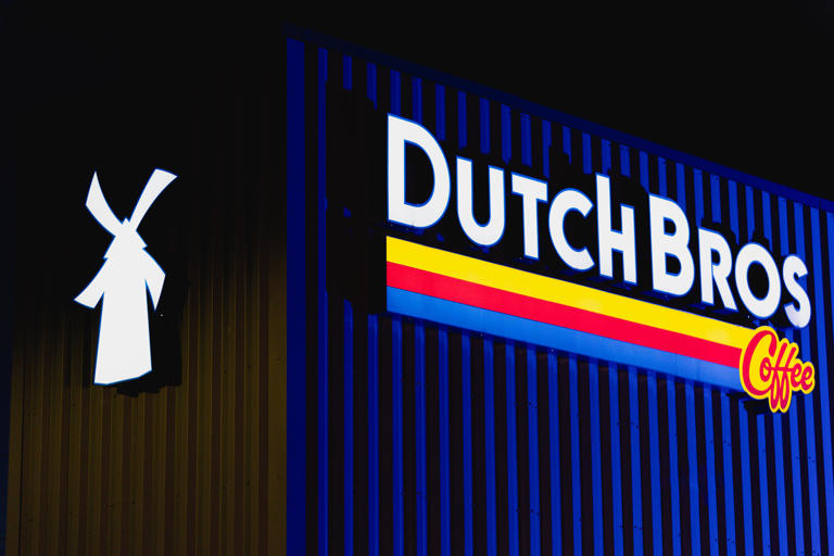 Dutch Bros plans 2026 expansion. How many new locations will it open?