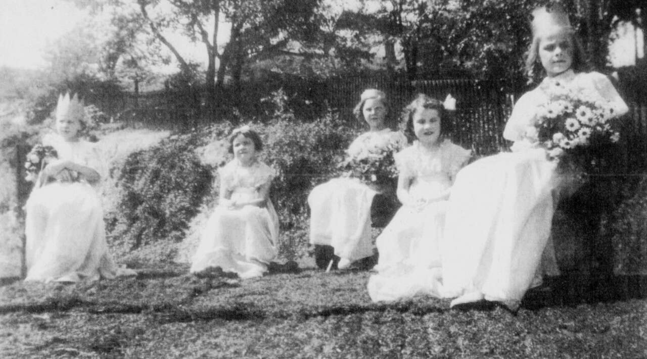 1938 photo shows Hellrung Playground May Queen and attendants