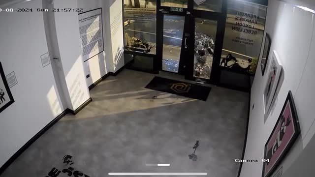 Moment thief steals £270,000 Banksy print to pay off drug debt