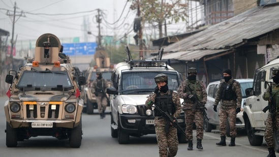 Nowgam blast updates: 9 dead; Police officers pay homage to those who ...