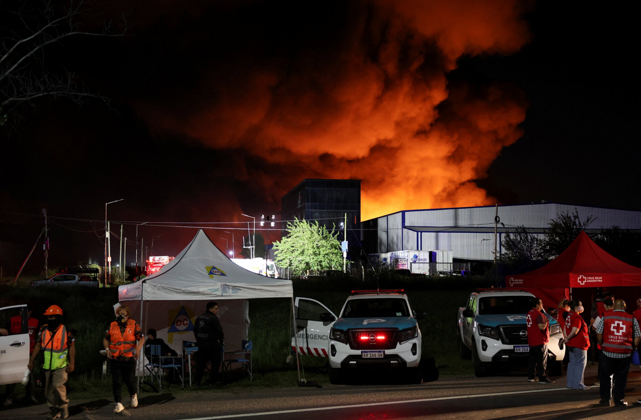 Explosion near airport causes chaos in Argentina