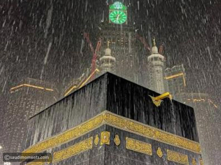 Heavy Rainfall Soaks Makkah and Madinah as Saudi Issues Red Weather Alert