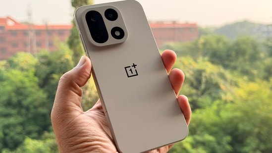 OnePlus 15 Review: Power on, limits off - But is it worth ₹72,999?
