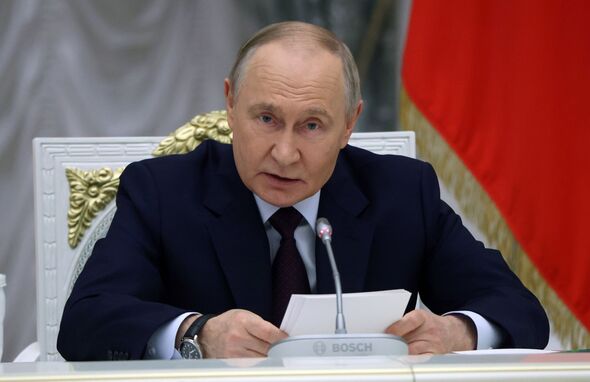 Putin health fears escalate as 'swollen and sore' hands surface in ...