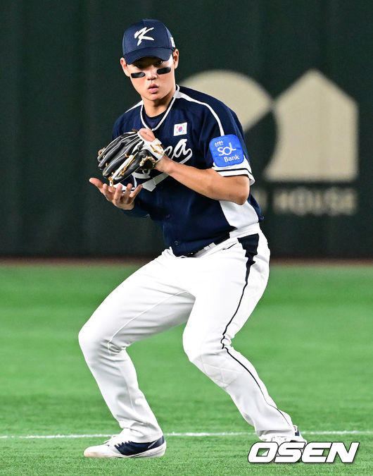 강습 타구 처리하는 김주원