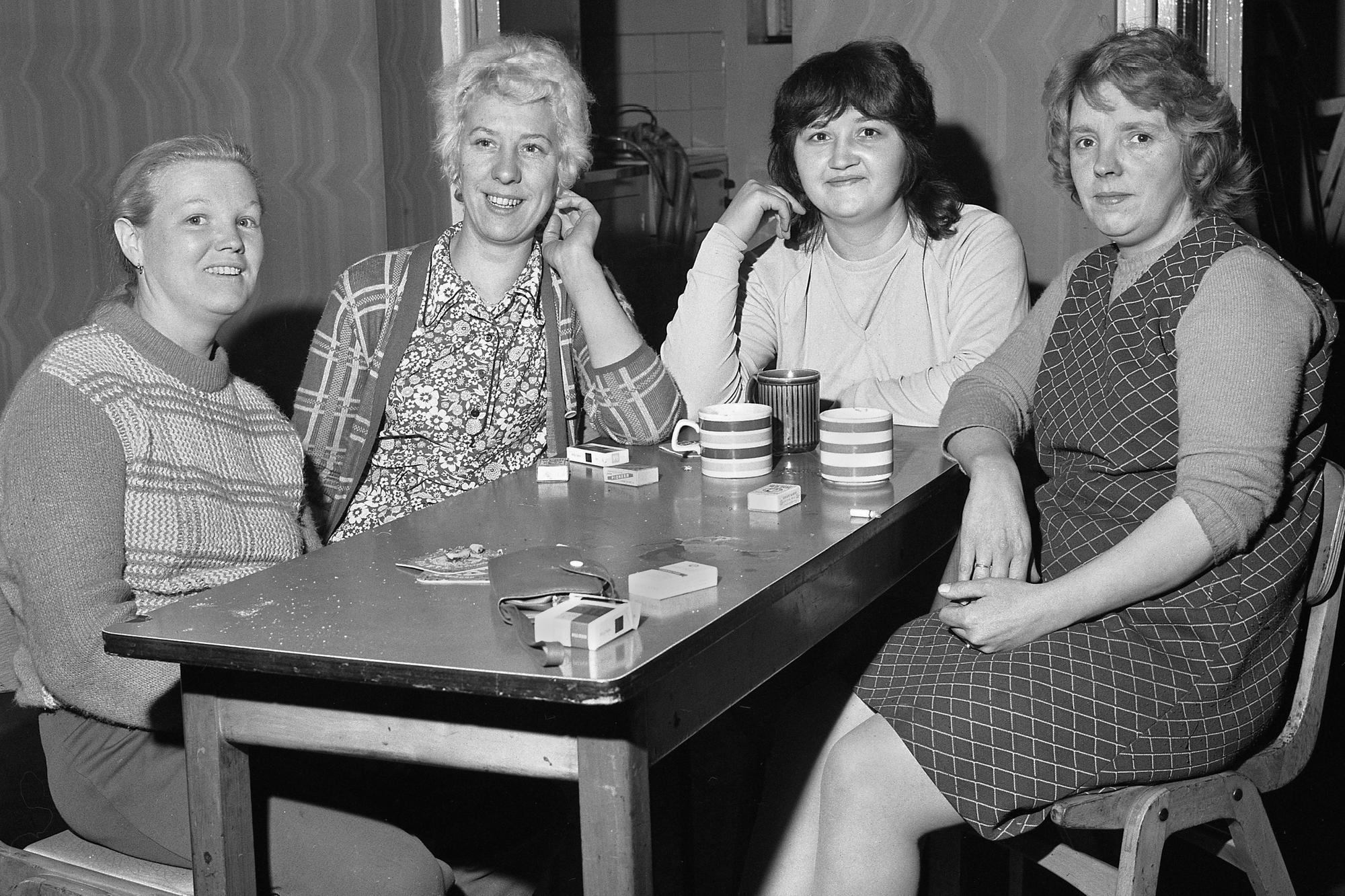 16 enthralling pictures from Wigan's social scene in the 1970s