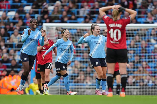 Lauren Hemp’s stunning strike seals Man City victory over neighbours ...