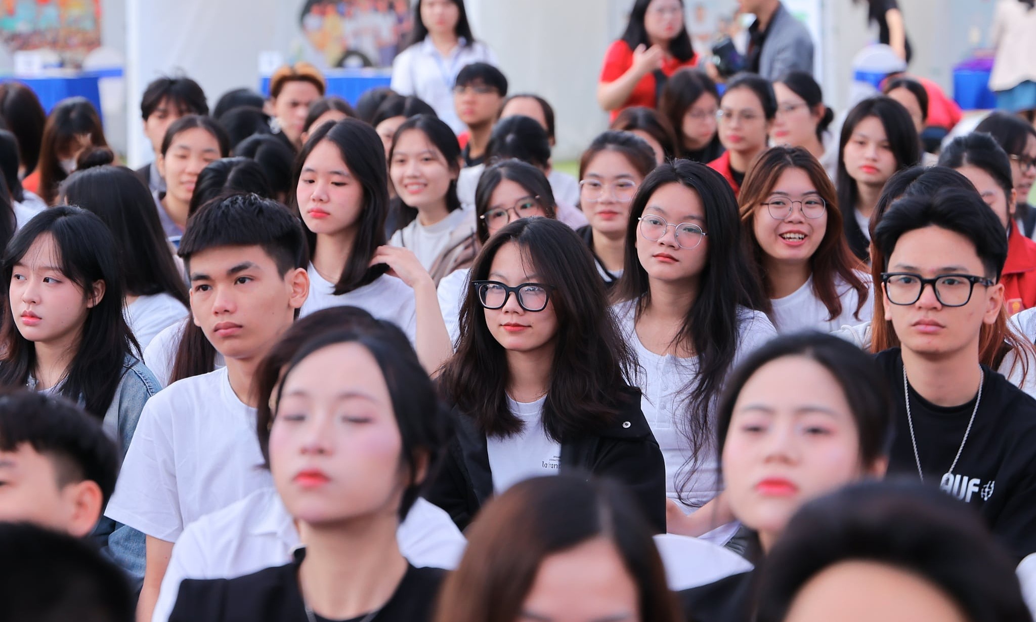 Vietnam's foreign-language students say AI won't replace their jobs ...