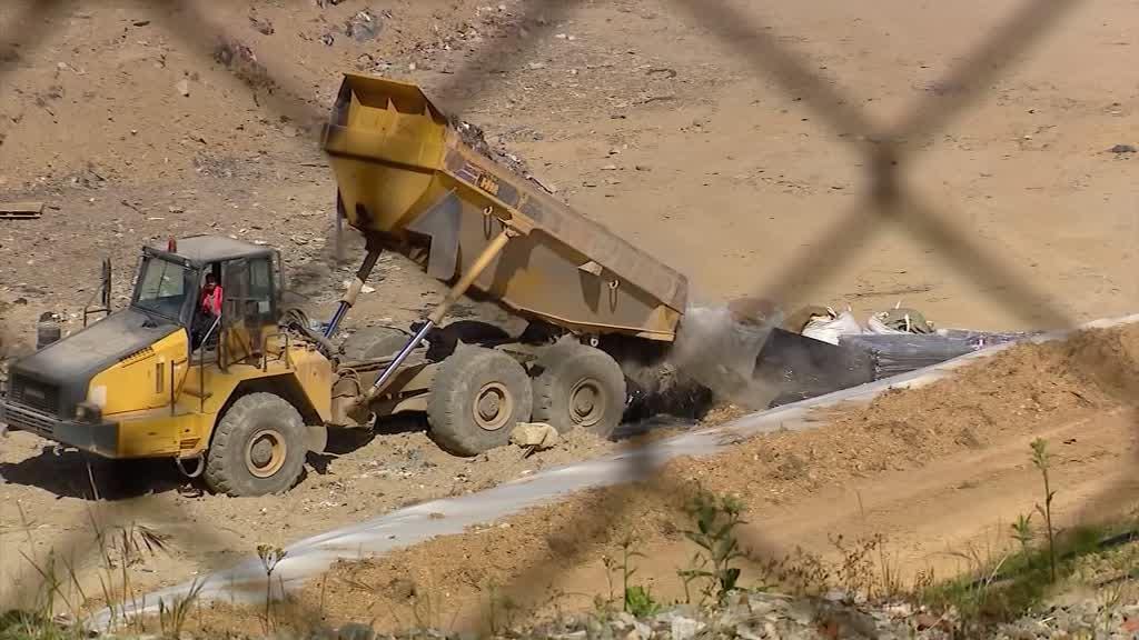 Sabia que estamos a deitar mais de metade do lixo no sítio errado? Não ...