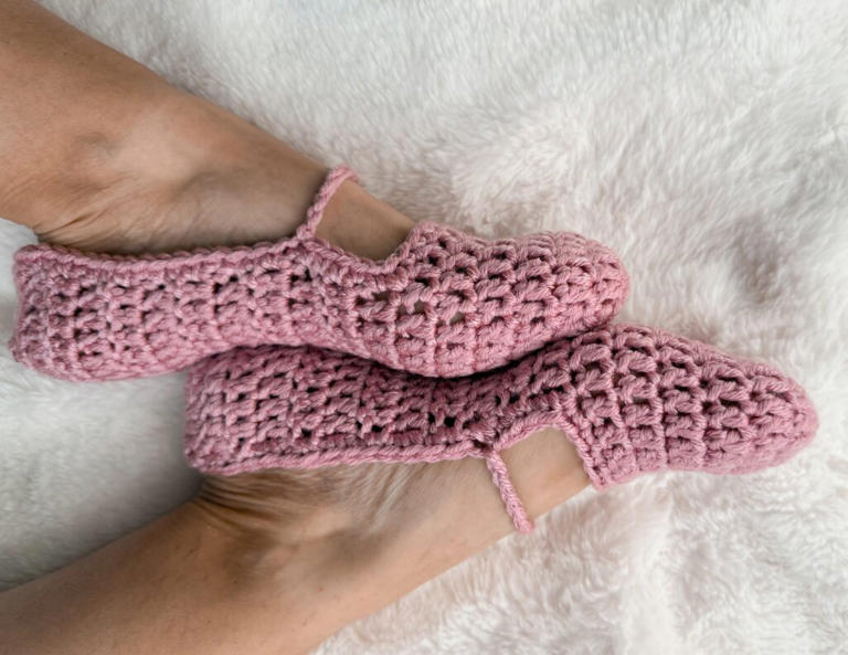 Quick & easy crochet ballet slippers