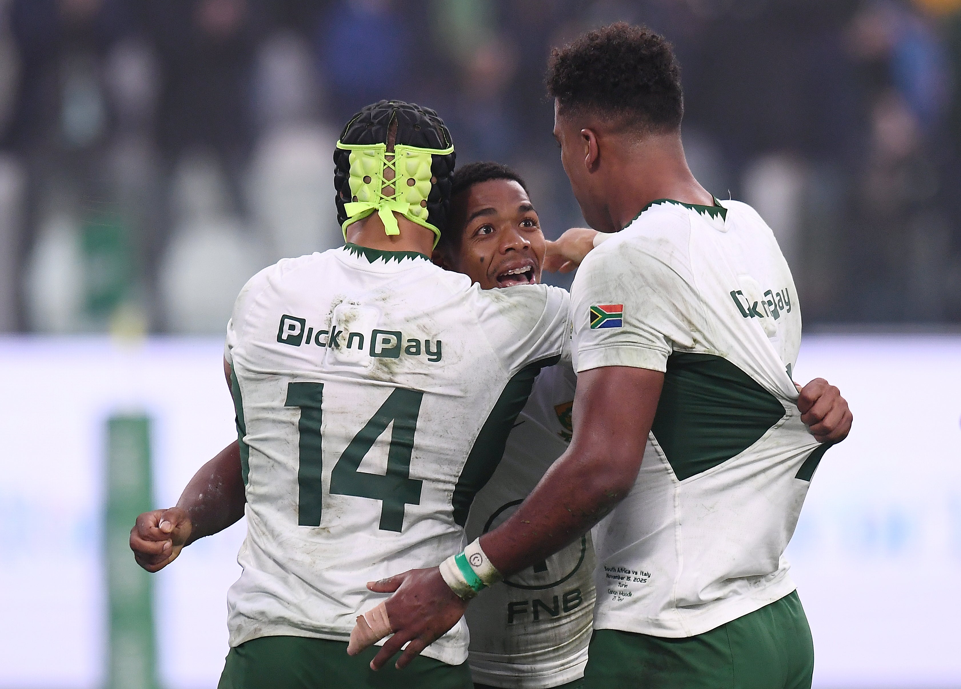 14-man Springboks survive controversial red card to beat Italy