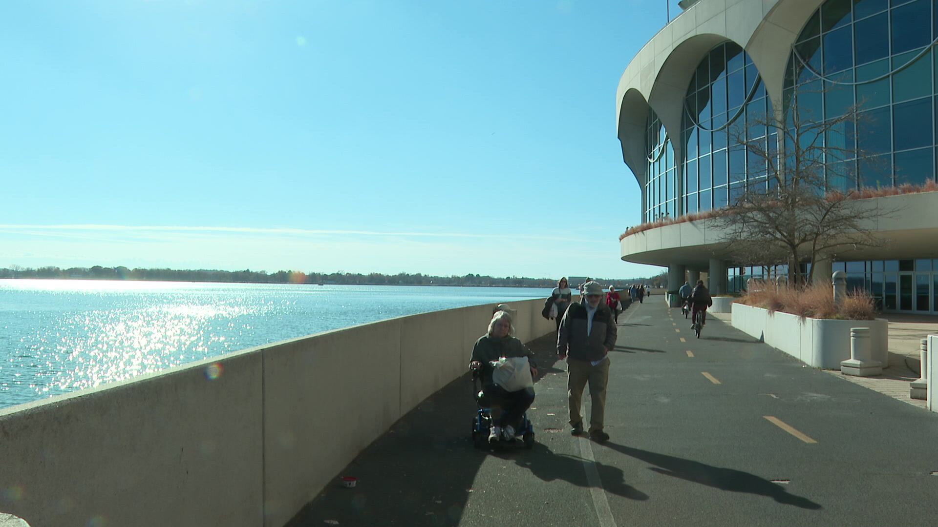 Madison residents enjoy spring-like November weather along Monona bike ...
