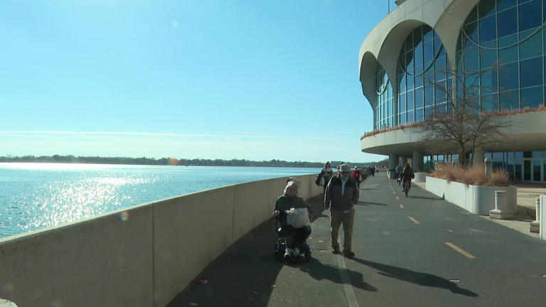 Madison residents enjoy spring-like November weather along Monona bike ...