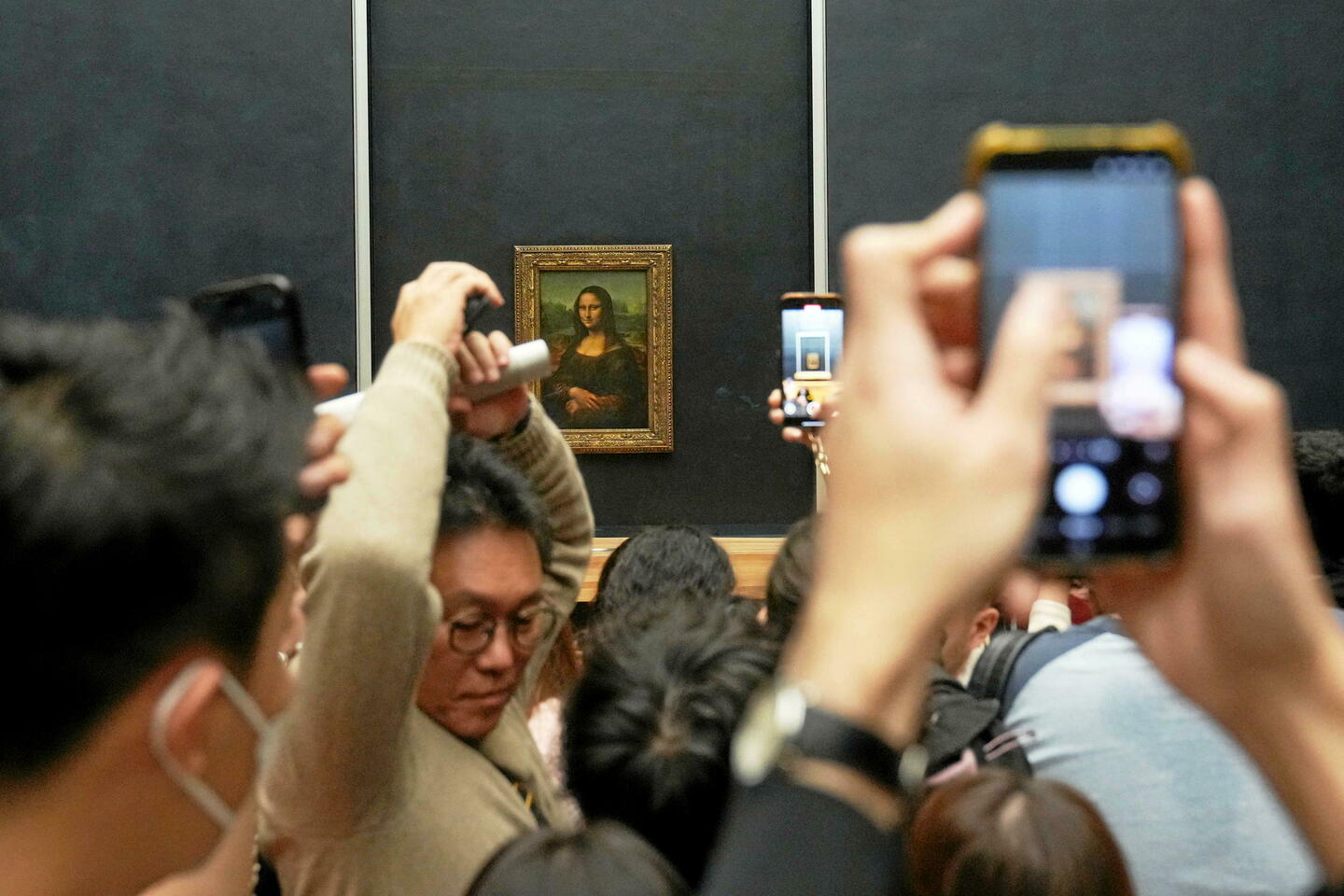 Comment deux tiktokeurs ont contourné la sécurité du Louvre pour y ...