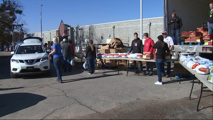 Charlotte Tidwell's legacy provides hope at Thanksgiving drive in Fort ...