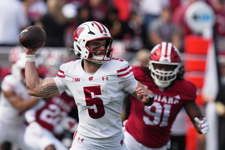 Fernando Mendoza throws 4 TDs to lead No. 2 Indiana over Wisconsin 31-7