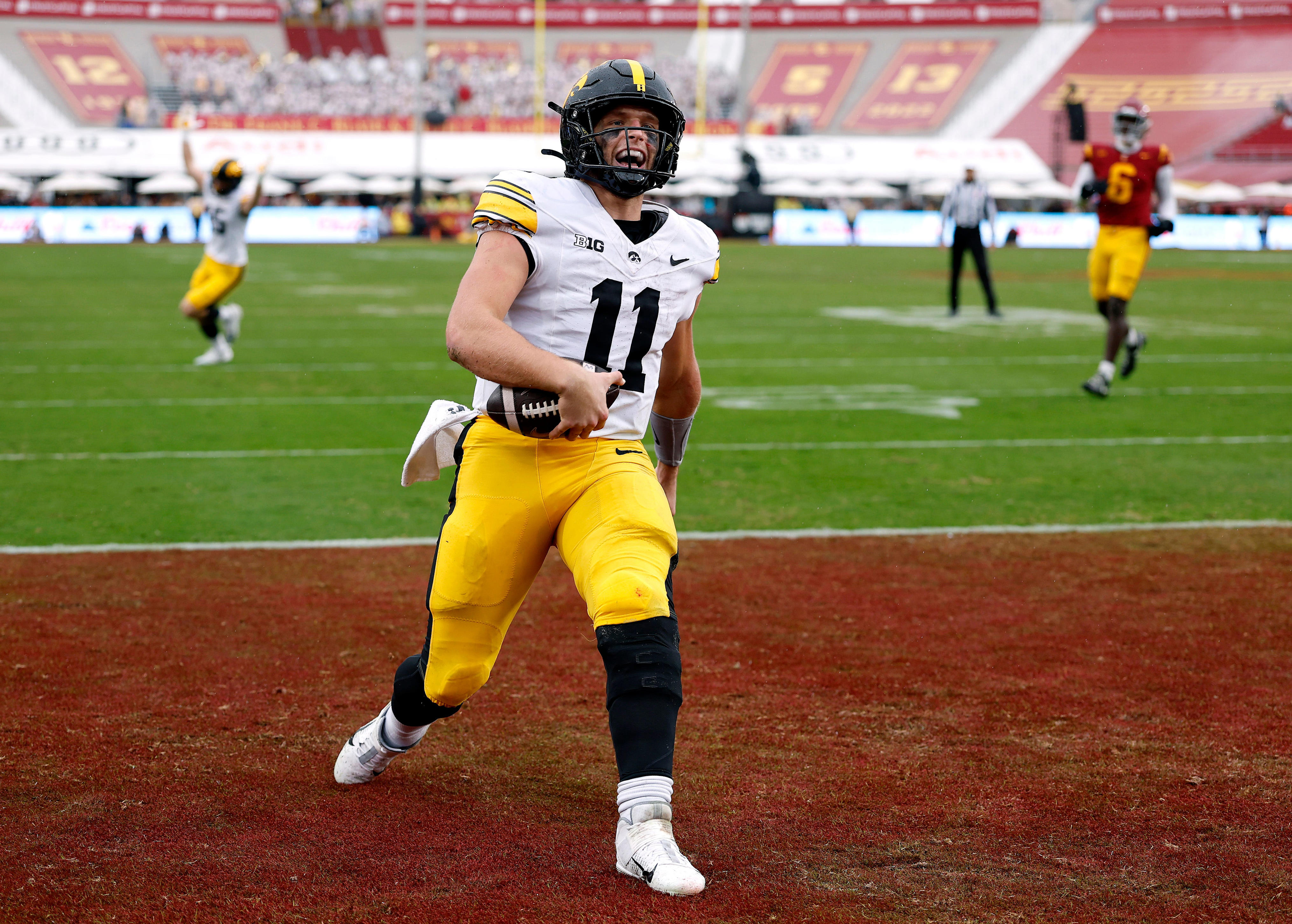 Kickoff time, TV channel set for Iowa football vs. Michigan State in ...