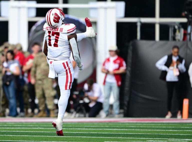 Wisconsin Badgers fall to #2 Indiana Hoosiers despite competitive first ...