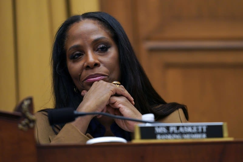 Epstein Advised Delegate by Text During Hearing