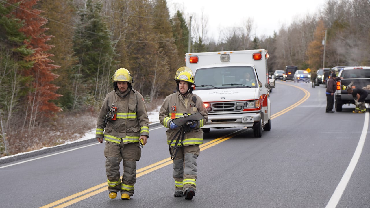1 dead after 2 planes collide north of Cornwall
