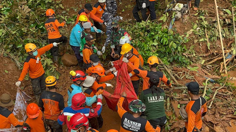 Update Longsor Cilacap: Tim SAR Gabungan Kembali Temukan Delapan Korban ...