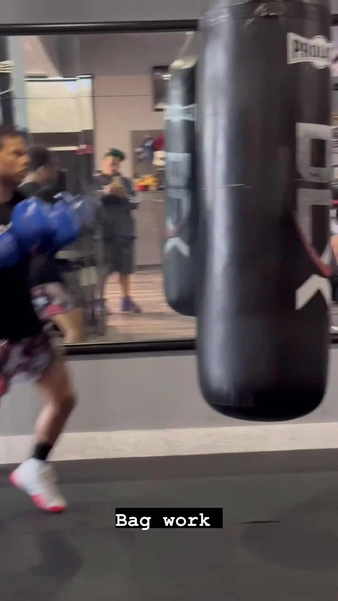 Curmel Moton in camp working heavy bag in training for return on Canelo ...