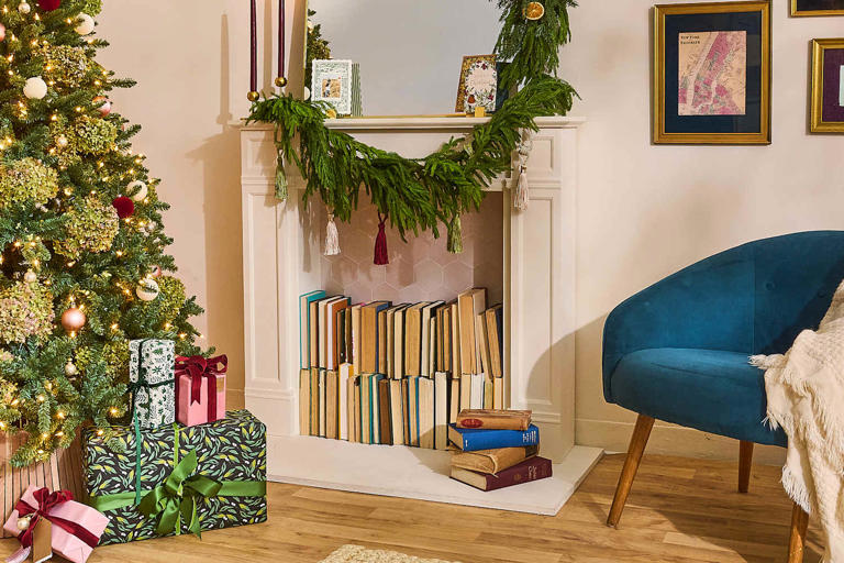 The "So Vintage" Holiday Decor Designers Are Using Instead of Bows