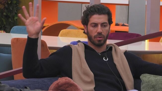 Omer Elomari reagisce all'uscita di Rasha Younes