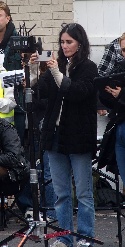 It’s Time to Ditch Skinny Jeans! This Comfy Denim Trend Is Taking Over ...