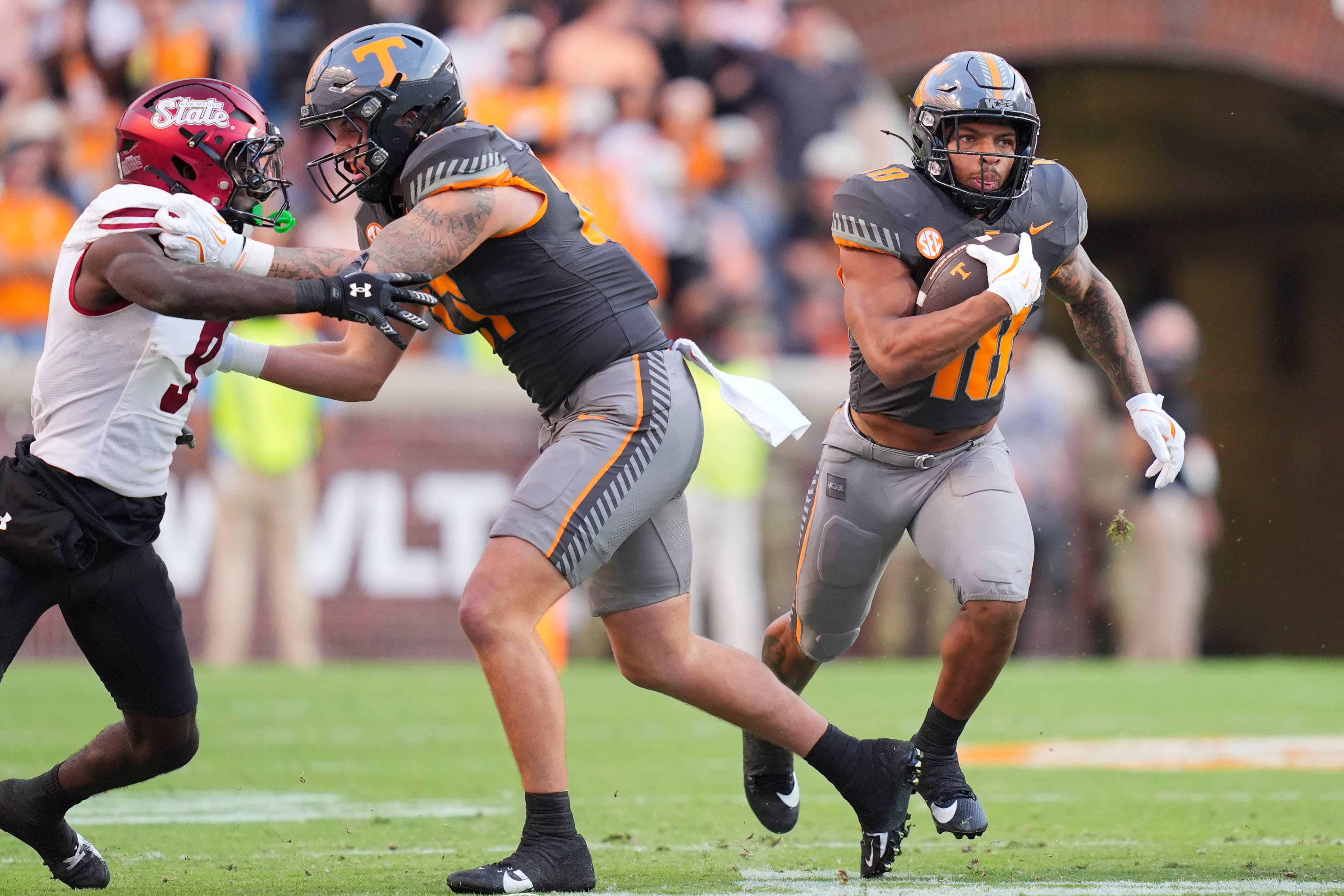 Tennessee tight end Miles Kitselman leaves New Mexico State game with ...