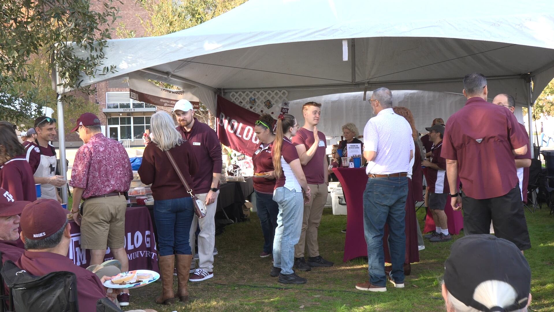 Aggie fans enjoy tailgating atmosphere at Kyle Field