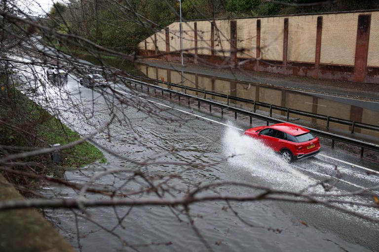 A555 Manchester Airport Relief Road remains CLOSED due to flooding