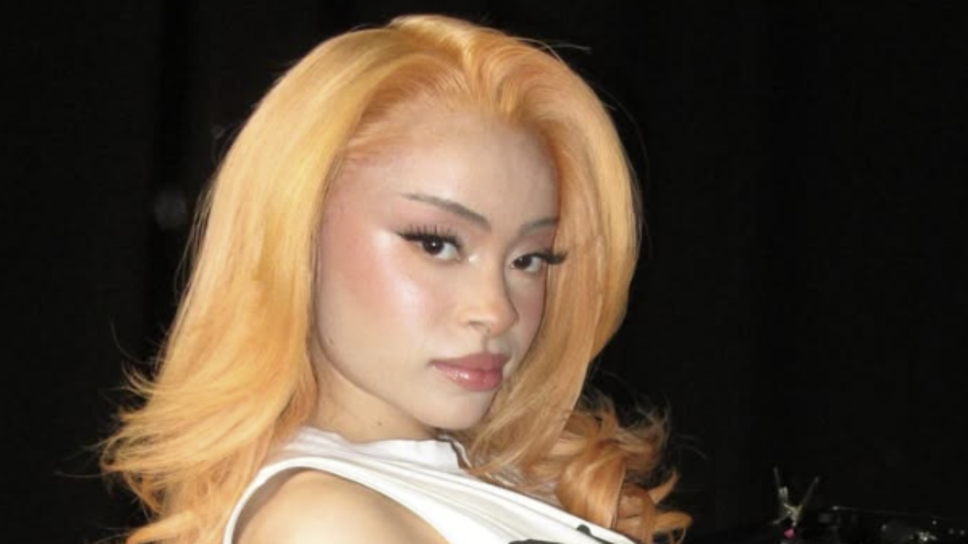 "Happy to be curvy": this rapper denies rumors about her body