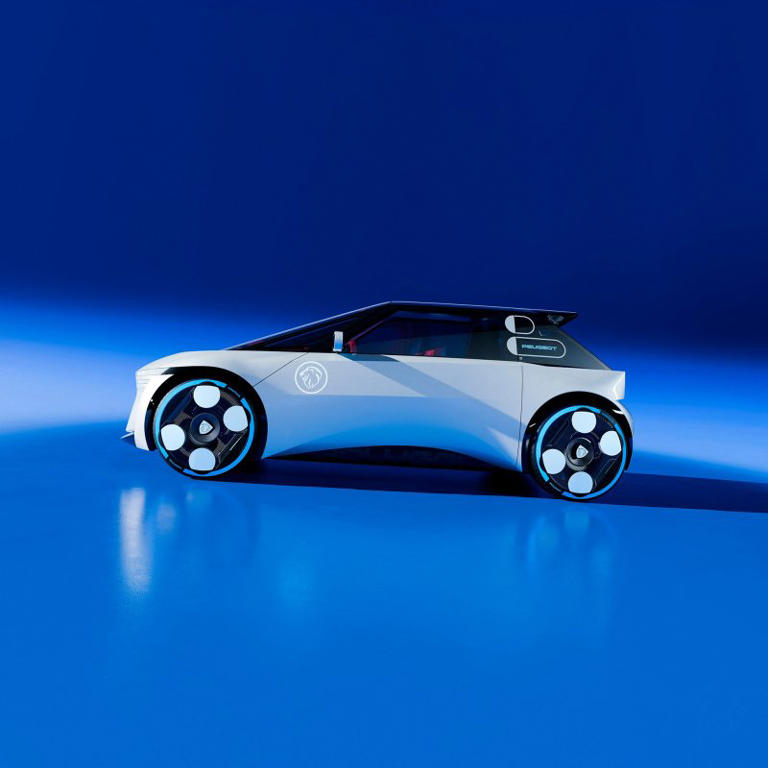 This New Concept Thinks a Square Steering Wheel Is the Future