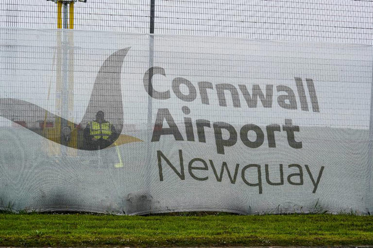Readers urge 'stop the flights' as Cornwall to London planes 80% empty