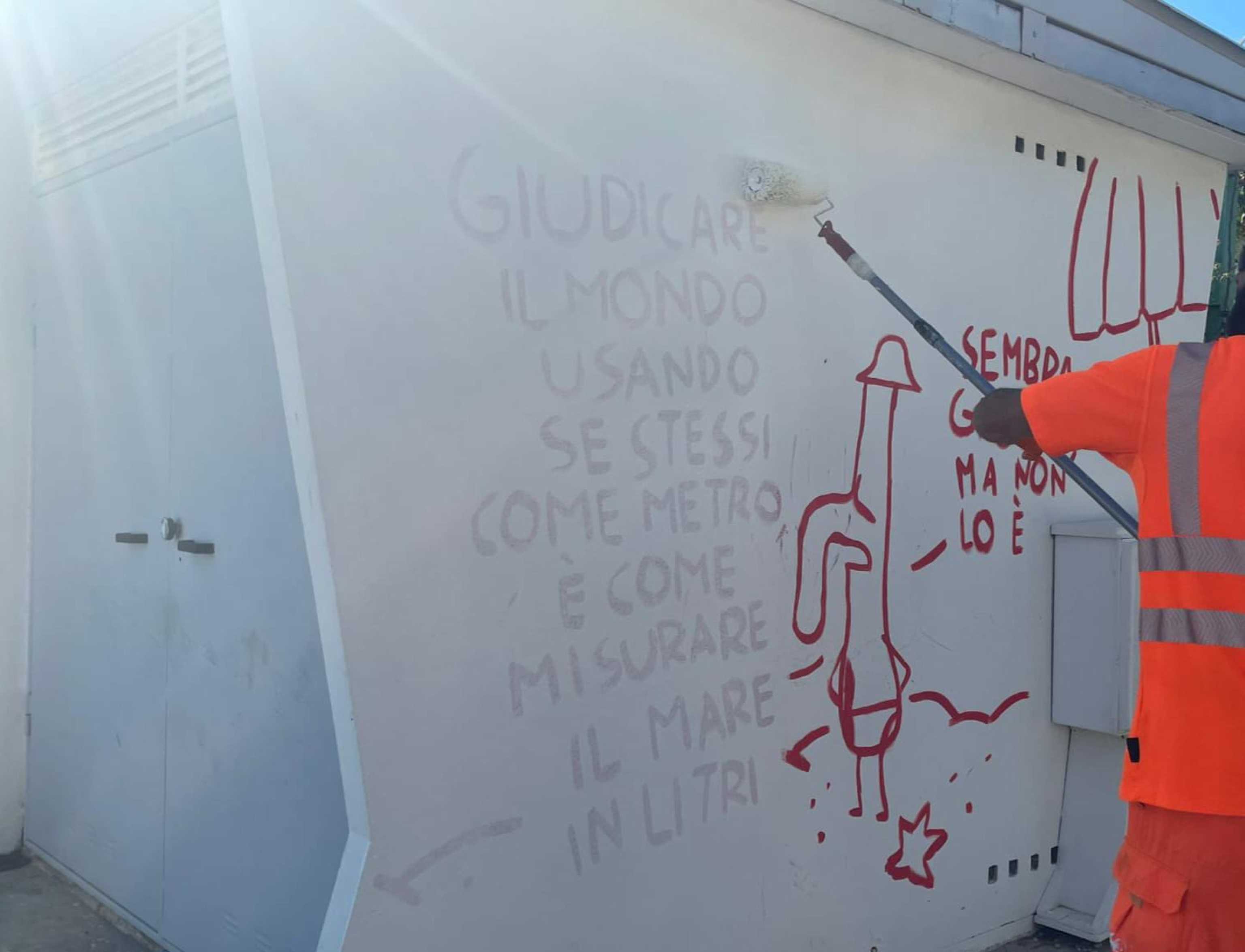 Un'opera di street art su una cabina elettrica a Grottammare