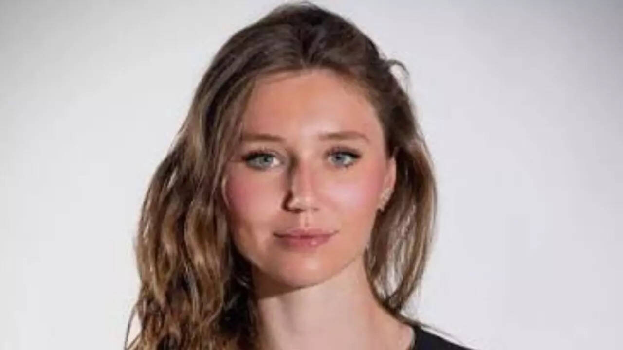 Texas State’s Jade Defraeye breaks down after surprise family arrival ...