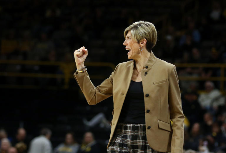 Iowa women's basketball signee, recruit named to Naismith watch list