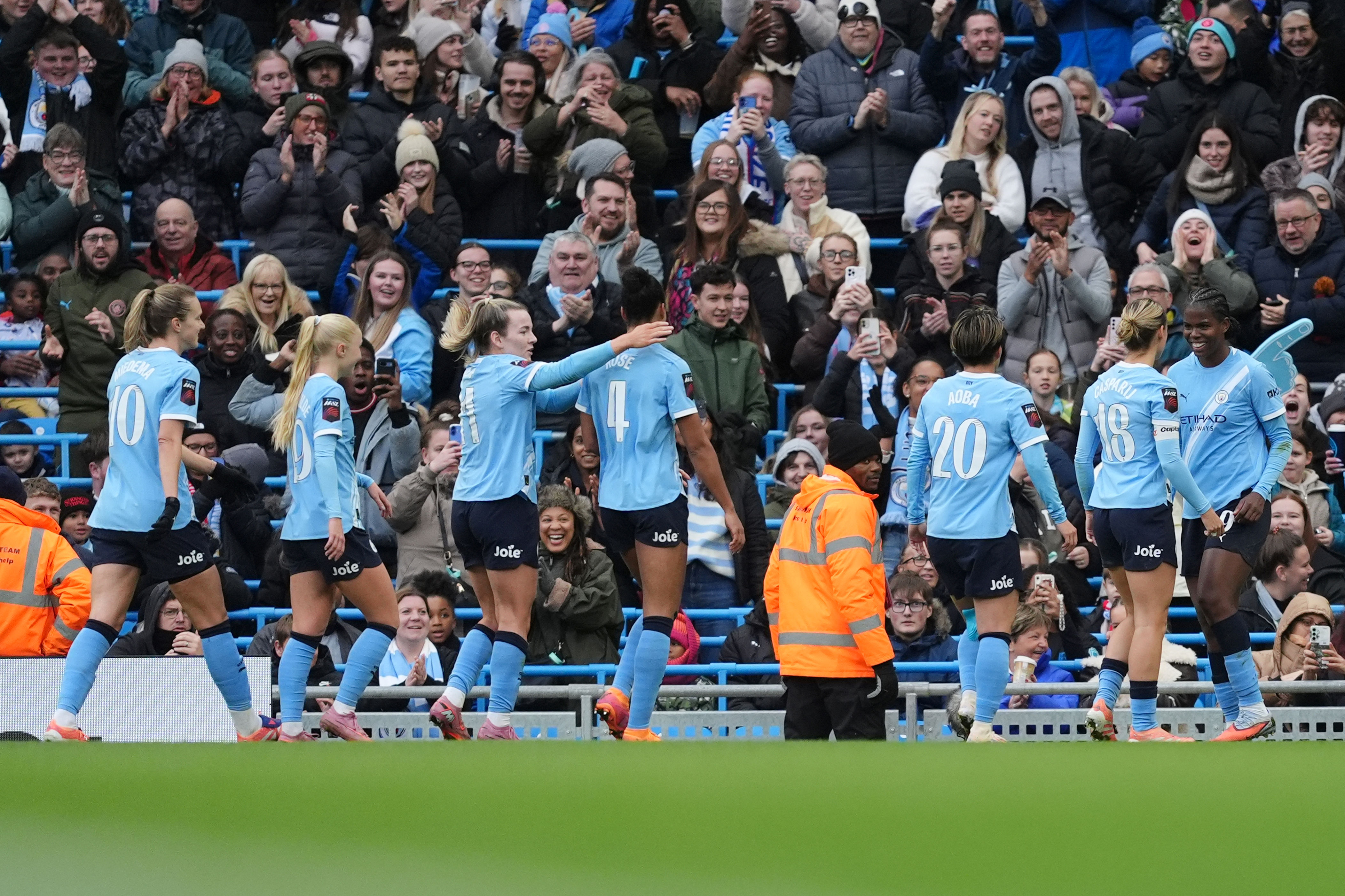 Lauren Hemp’s stunning strike seals Man City victory over neighbours ...