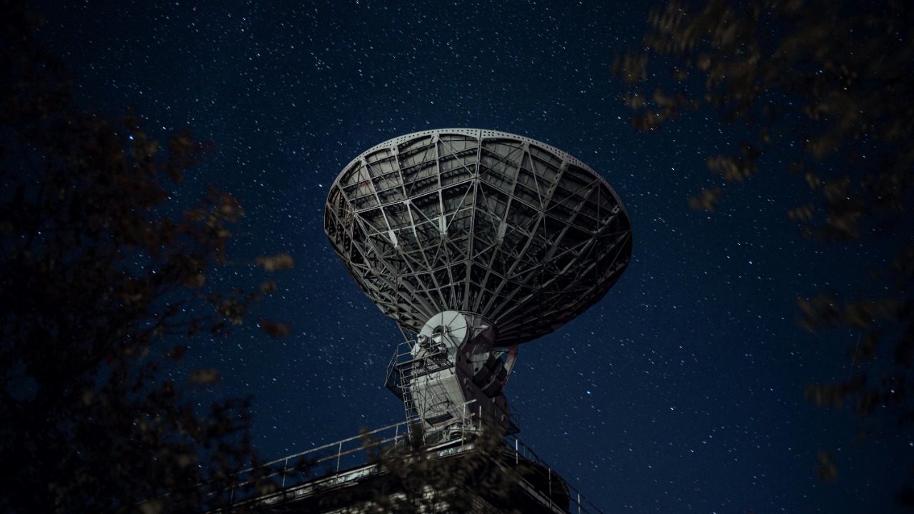 Astronomers catch first radio signal from 3I ATLAS and ask why