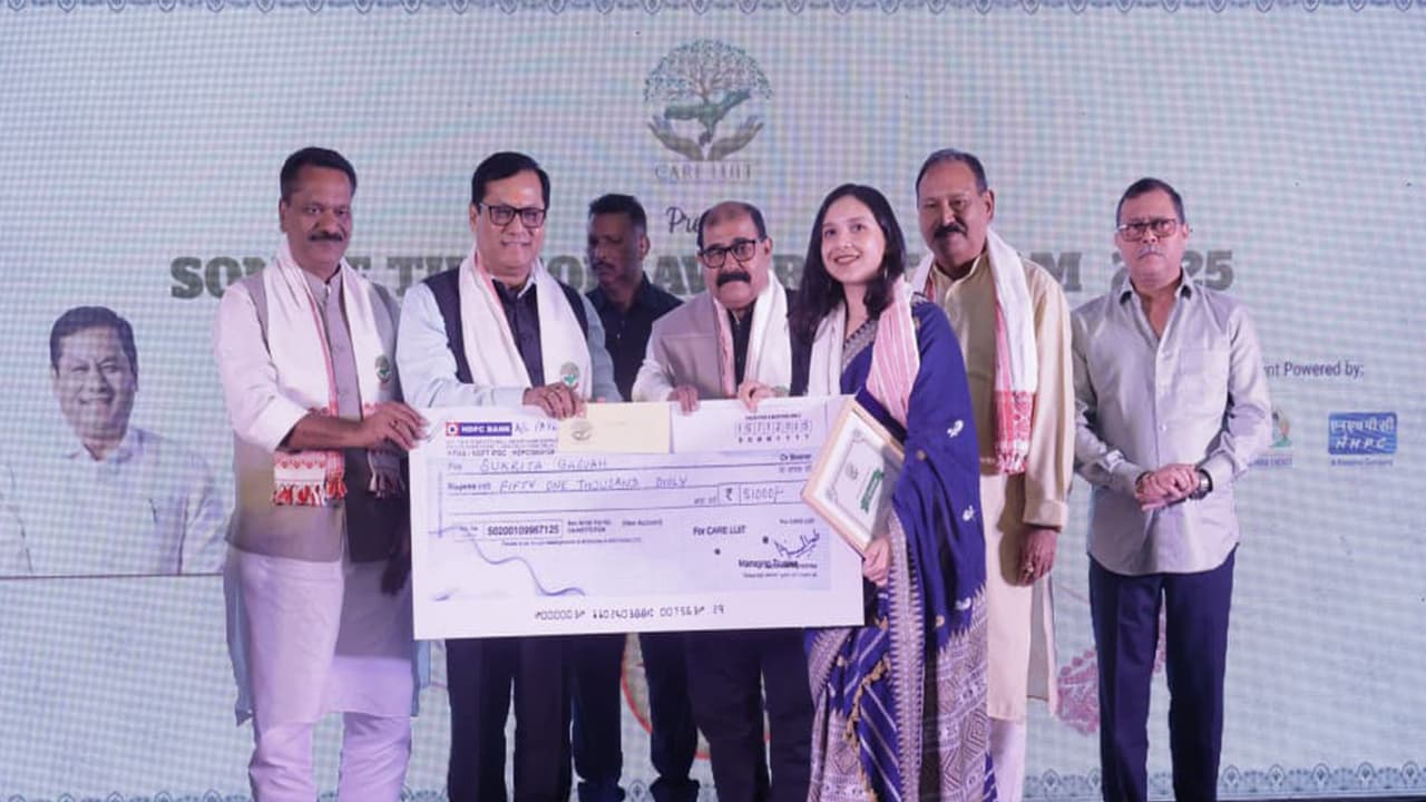 Sarbananda Sonowal honours five young talents at Son of the Soil Awards