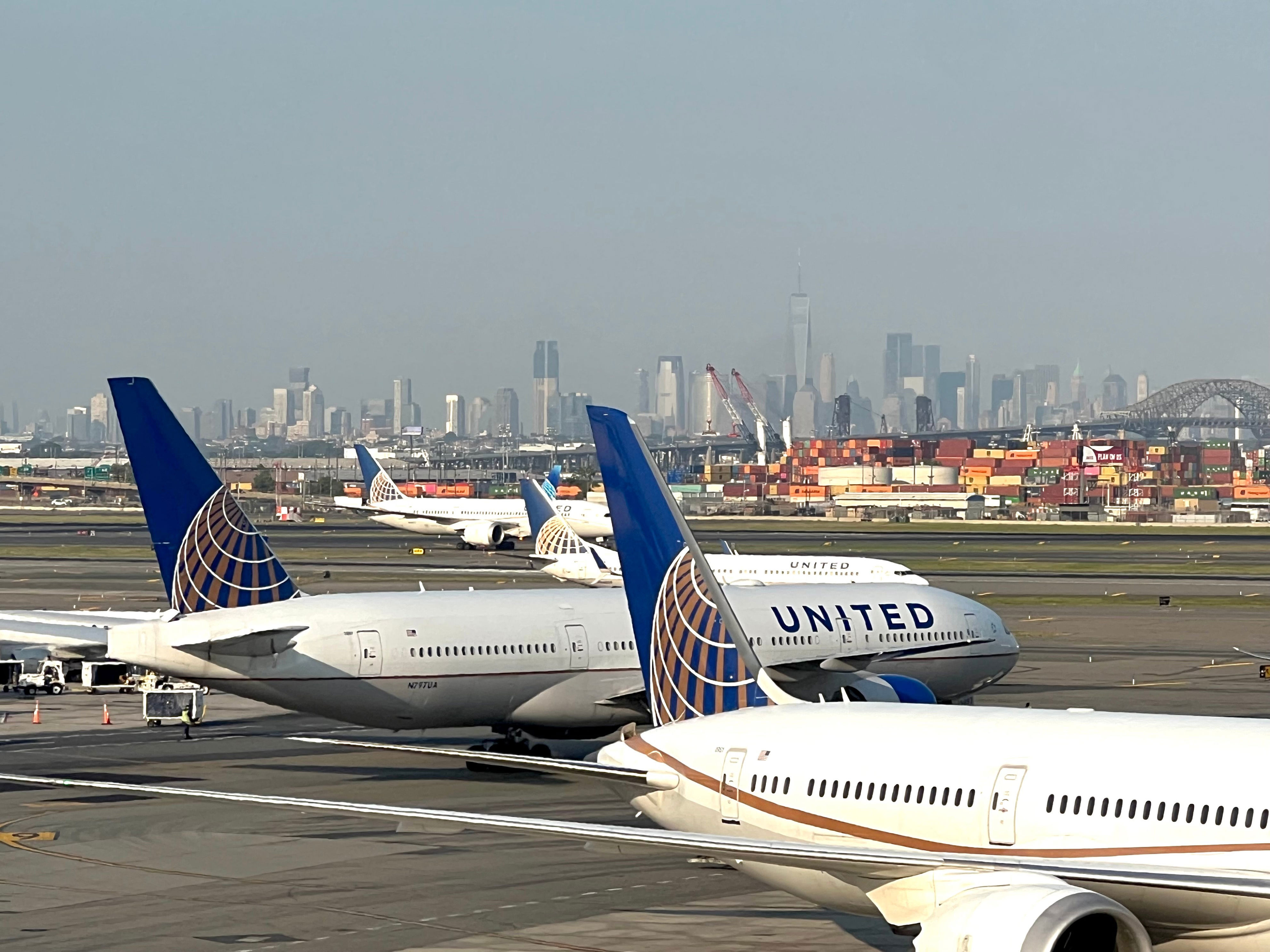 United Cuts European Routes From Newark, Singapore Changi Details Green ...
