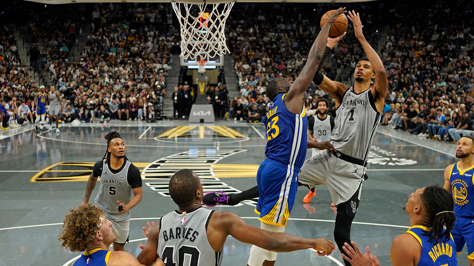 3 observations from Steph Curry’s 49-point night in Warriors win over Spurs